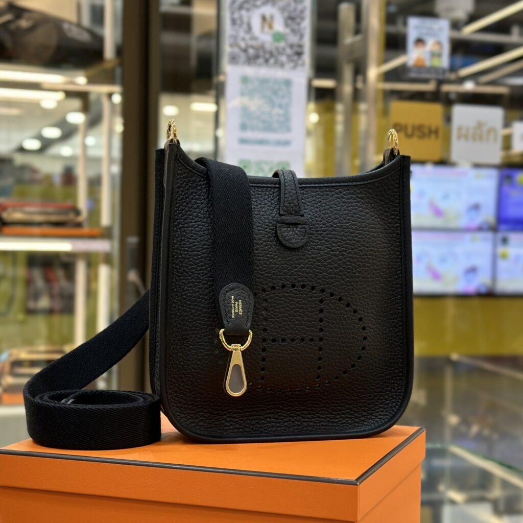 HERMES Evelyne 16 Clemence Shoulder Bag GHW - Madame N Luxury