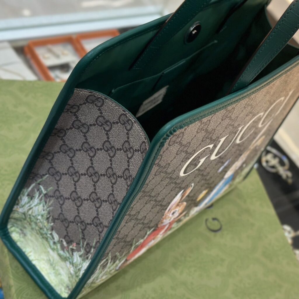 กระเป๋าถือ GUCCI x PETER RABBIT GG Supreme Beige/Ebony