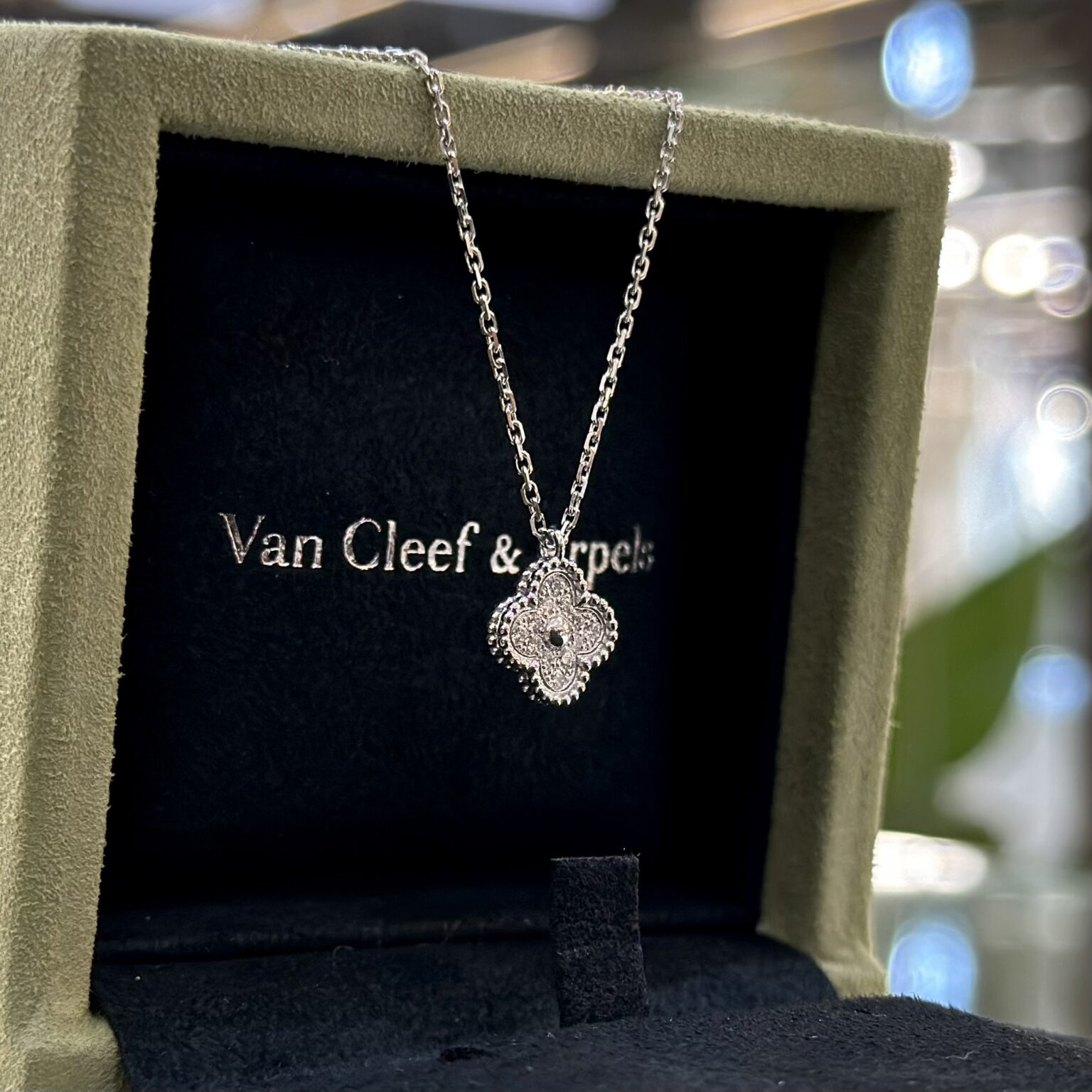 เครื่องประดับ Van Cleef & Arpels ร้าน Madame N เซ็นทรัล ลาดพร้าว
